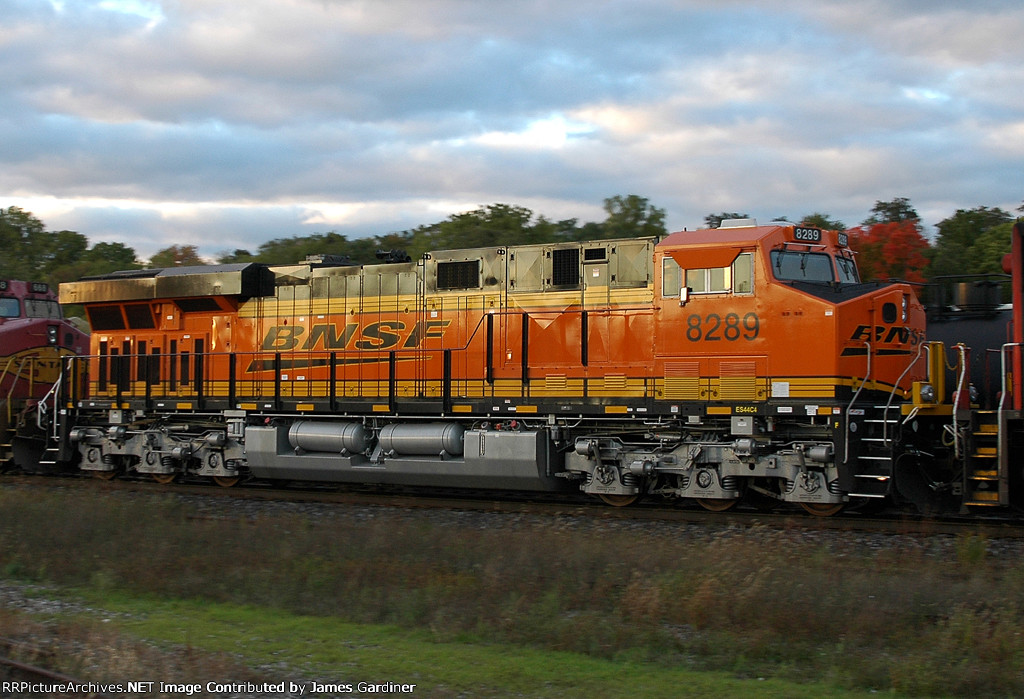 BNSF 8289